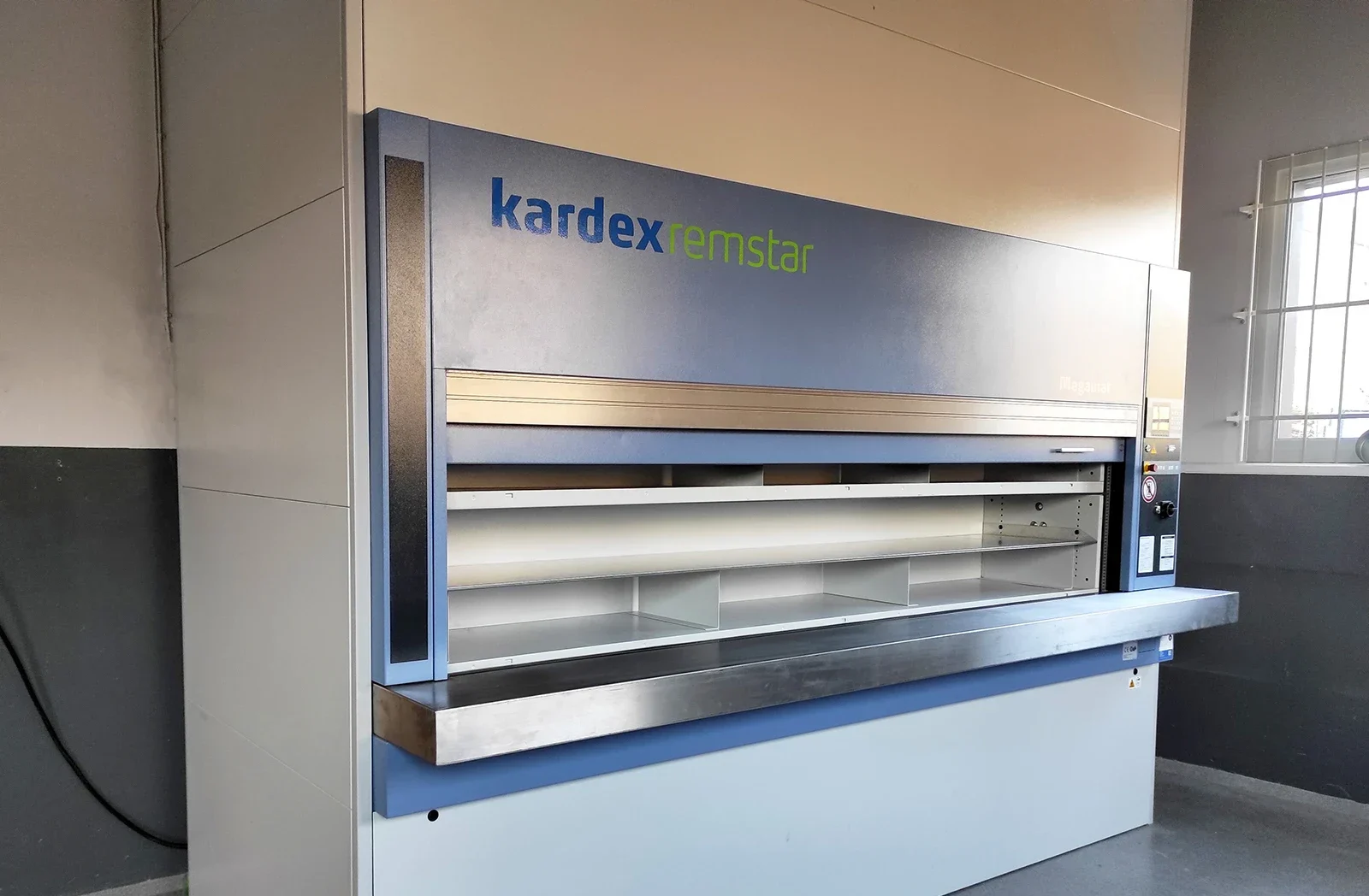 DC Bil | Referens | Brugt Kardex Megamat paternosterreol